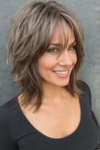 20 Face-Framing Layer Ideas to Transform Your Medium Haircut